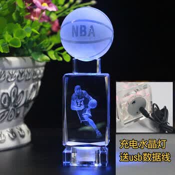 篮球迷科比手办男生定制NBA詹姆斯库里纪念摆件兄弟同学生日礼物 科比运球充电水晶灯+礼盒