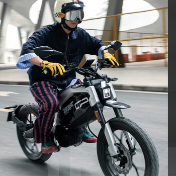 ZEEHO极核CiTY PLAY系列电动摩托车CITY电动车跨骑摩托车电轻摩 太空银【图片 价格 品牌 报价】-京东