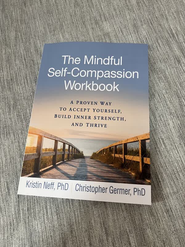 现货The Mindful Self-Compassion Workbook 纸质书
