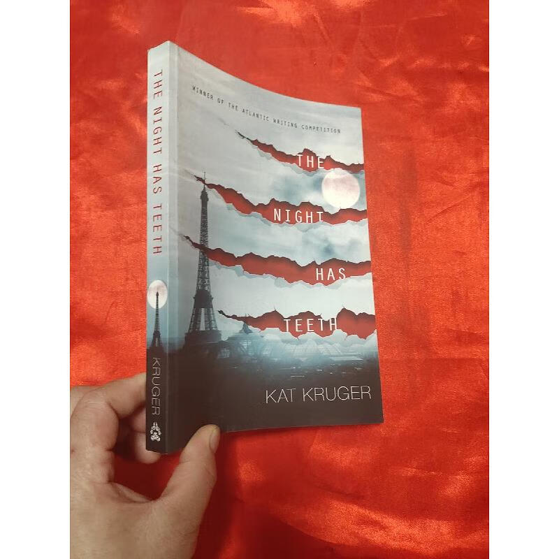 The Night Has Teeth  (小16开 ) 【详见图】