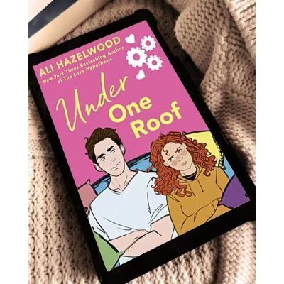 under one roof现货Ali Hazelwood 英文书 under one roof现货Ali Hazel