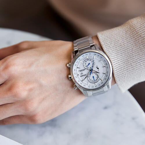 西铁城（CITIZEN）日韩表 CITIZEN 西铁城 空中之鹰系列 男士光动能电波腕表 AT8260-85A多少钱-聚超值